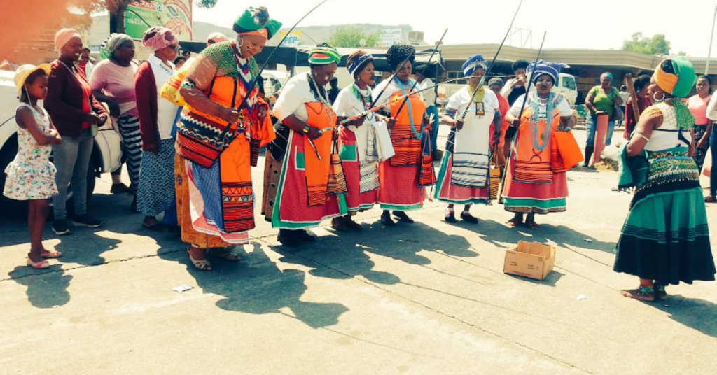 The Xhosa Tribe –Culture & Traditional Attire -Umbhaco - umbhaco